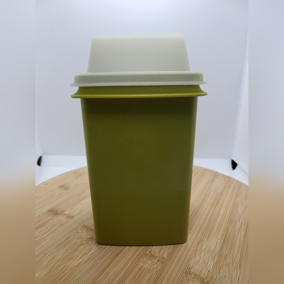 Tupperware | Kitchen | Vintage Tupperware Green With Clearwhite Lid ...